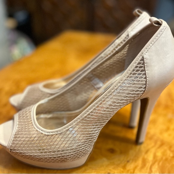 Jennifer Lopez | Shoes | Jennifer Lopez Beige Heels | Poshmark
